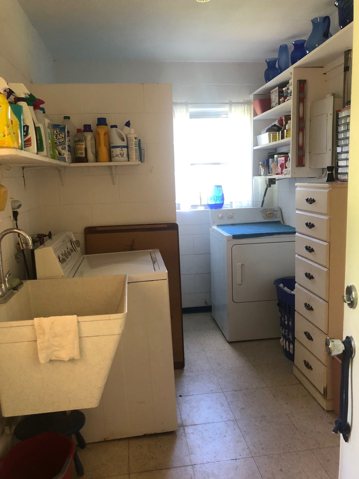 13 Laundry Room and shower | The Baumgartner Company